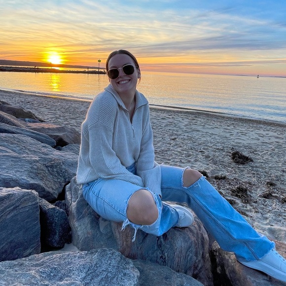 Emily's Closet (@emily_riley_) | Poshmark